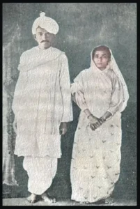 Gandhi and Kasturba on their return to India January 1915 - CSEguide.com